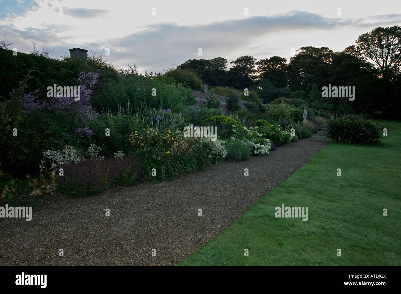 Long border hidcote hi-res stock photography and images - Alamy