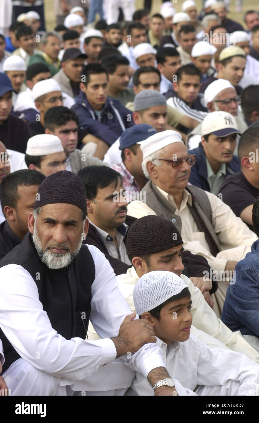 Islam funeral mourners hi-res stock photography and images - Alamy