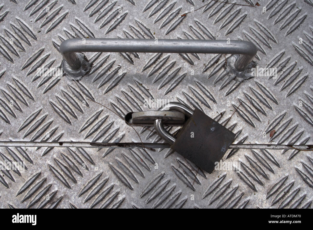 HEAVY DUTY PADLOCK AND STEEL HANDLE Stock Photo - Alamy