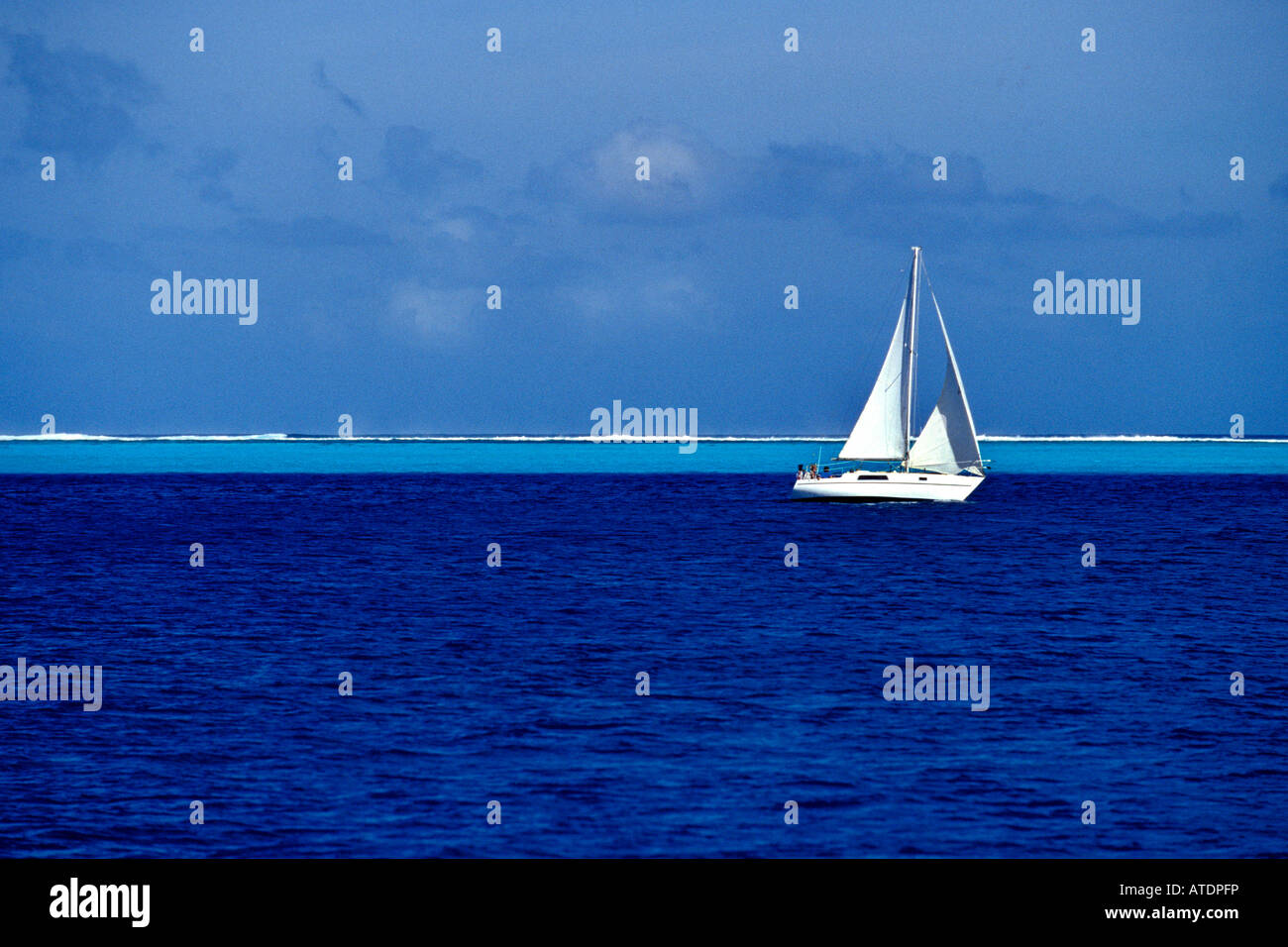 Sailing in the tropical Pacific Tuamotus French Polynesia Pacific Ocean ...