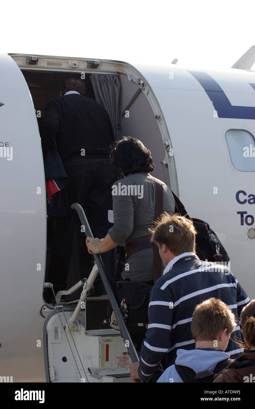 Passengers enter an airplane Stock Photo - Alamy