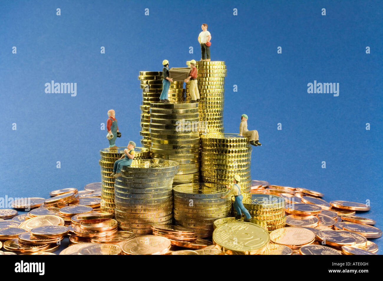 Worker figures hi-res stock photography and images - Alamy