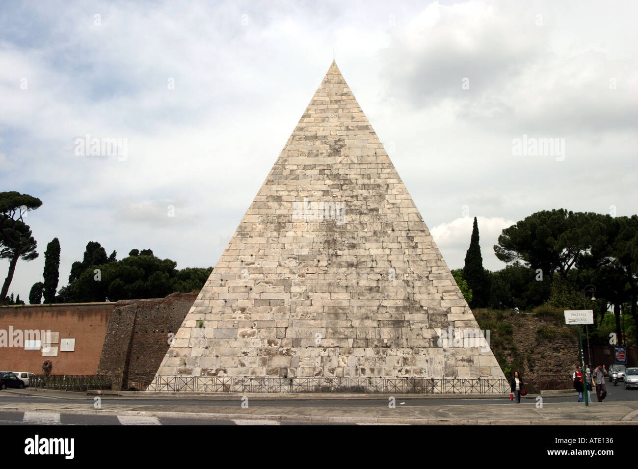 The Pyramid tomb of Caius Cestius by the Protestant cemetery in Rome ...