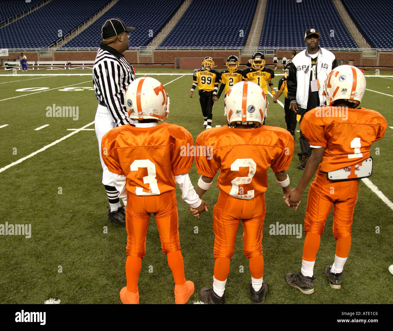 Police football team hi-res stock photography and images - Alamy
