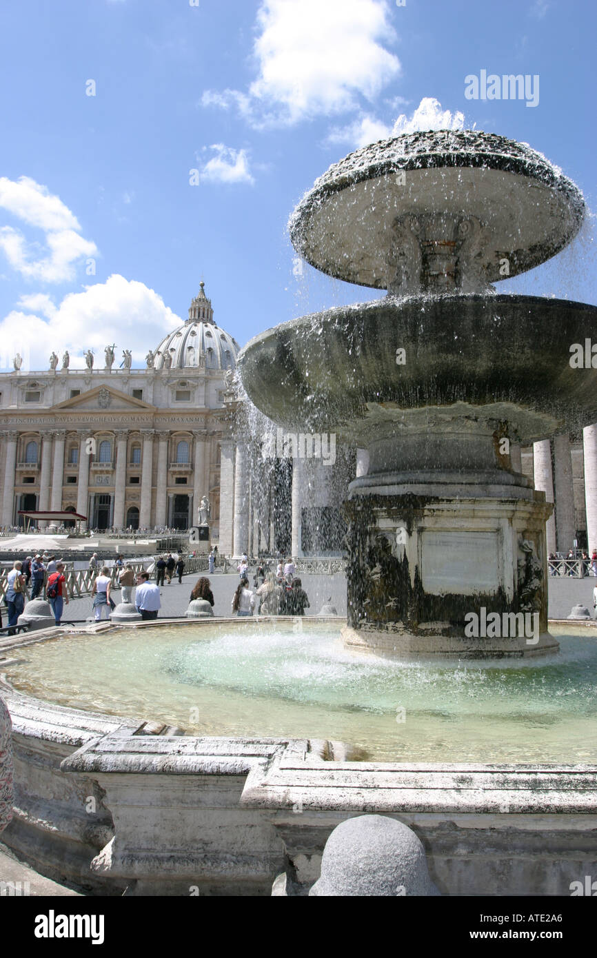 Fountain in the Piazza San Pietro in the Vatican City in Rome Italy ...