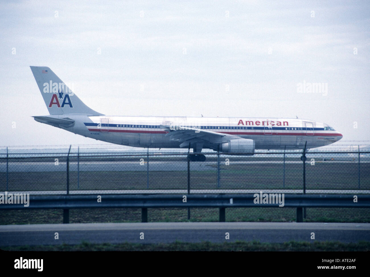 American airlines boeing 767 take hi-res stock photography and images ...