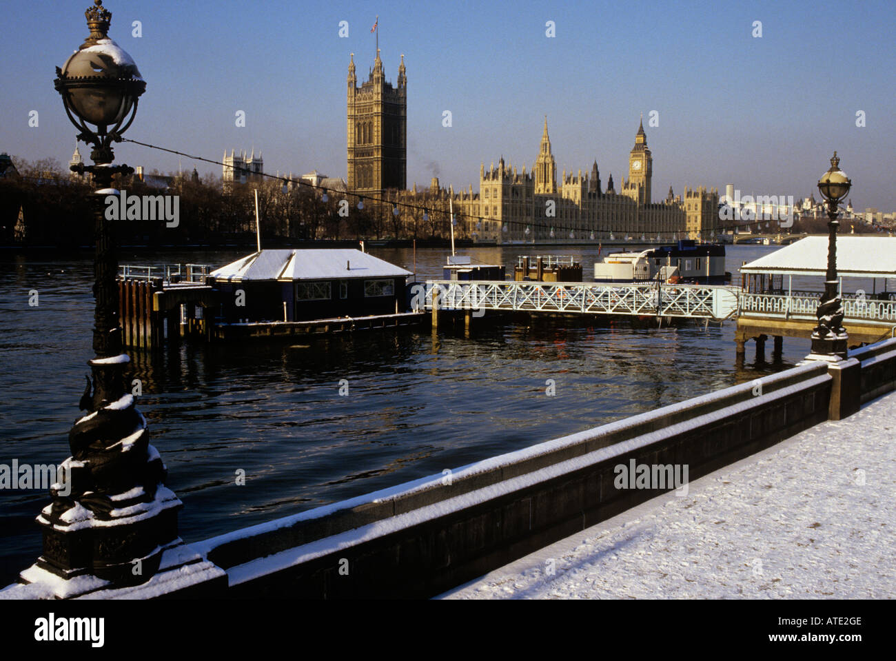SNOW LANDSCAPE HOUSES OF PARLIAMENT, BIG BEN,RIVER THAMES PIERS AND ...