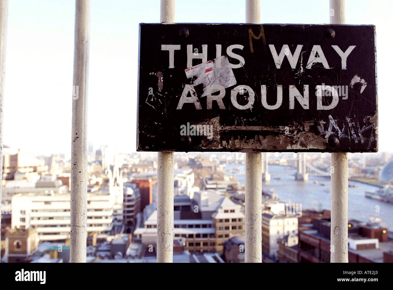 Way go sign round hi-res stock photography and images - Alamy