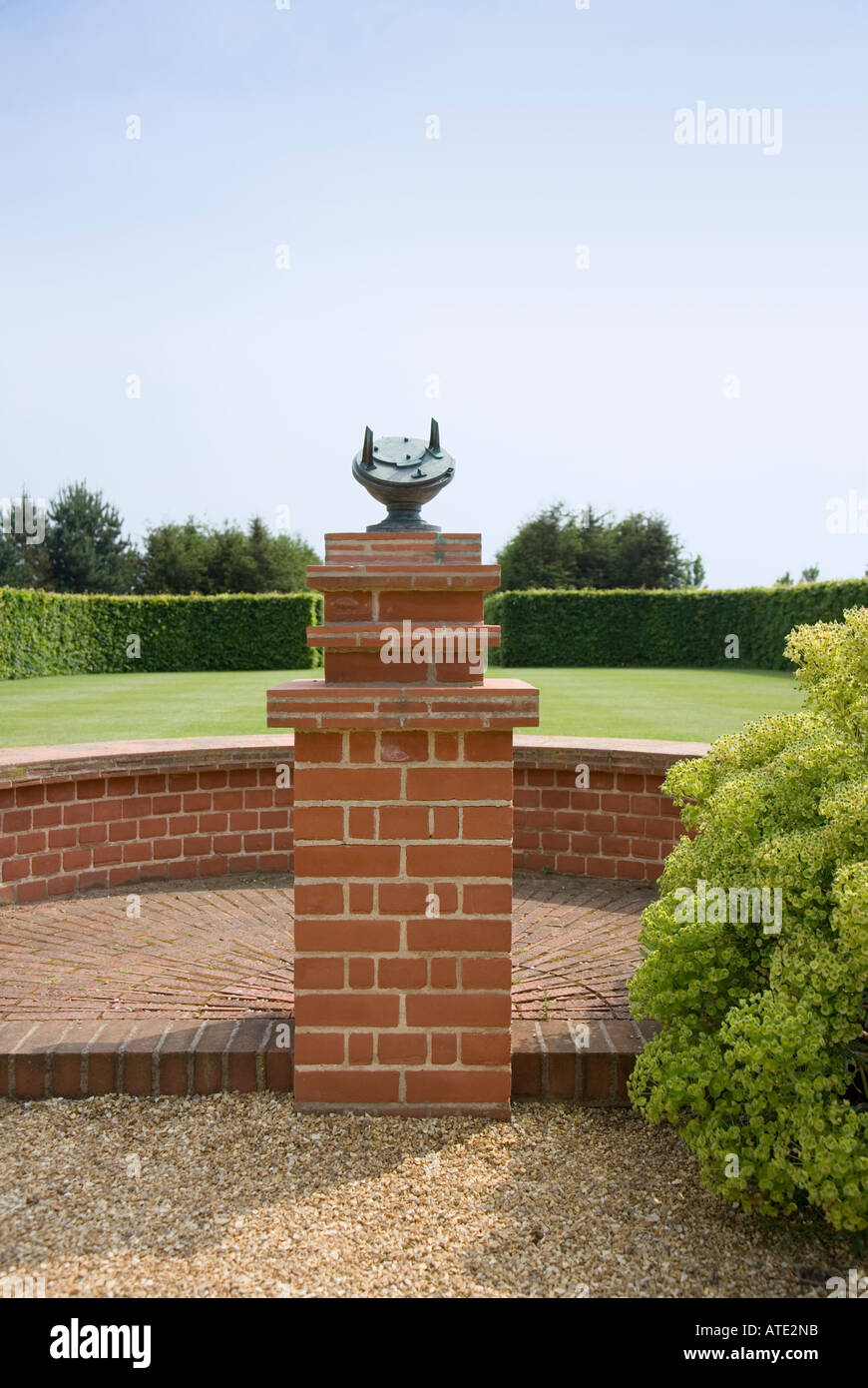 Sundial uk country hi-res stock photography and images - Alamy
