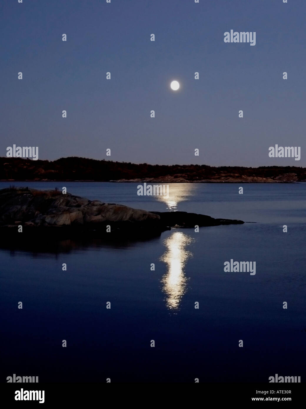 Moonlight over the bay Stock Photo - Alamy