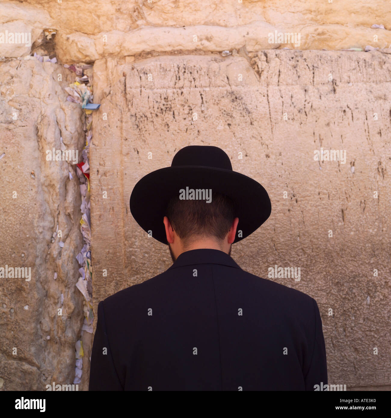 Wearing jewish hats hi-res stock photography and images - Alamy