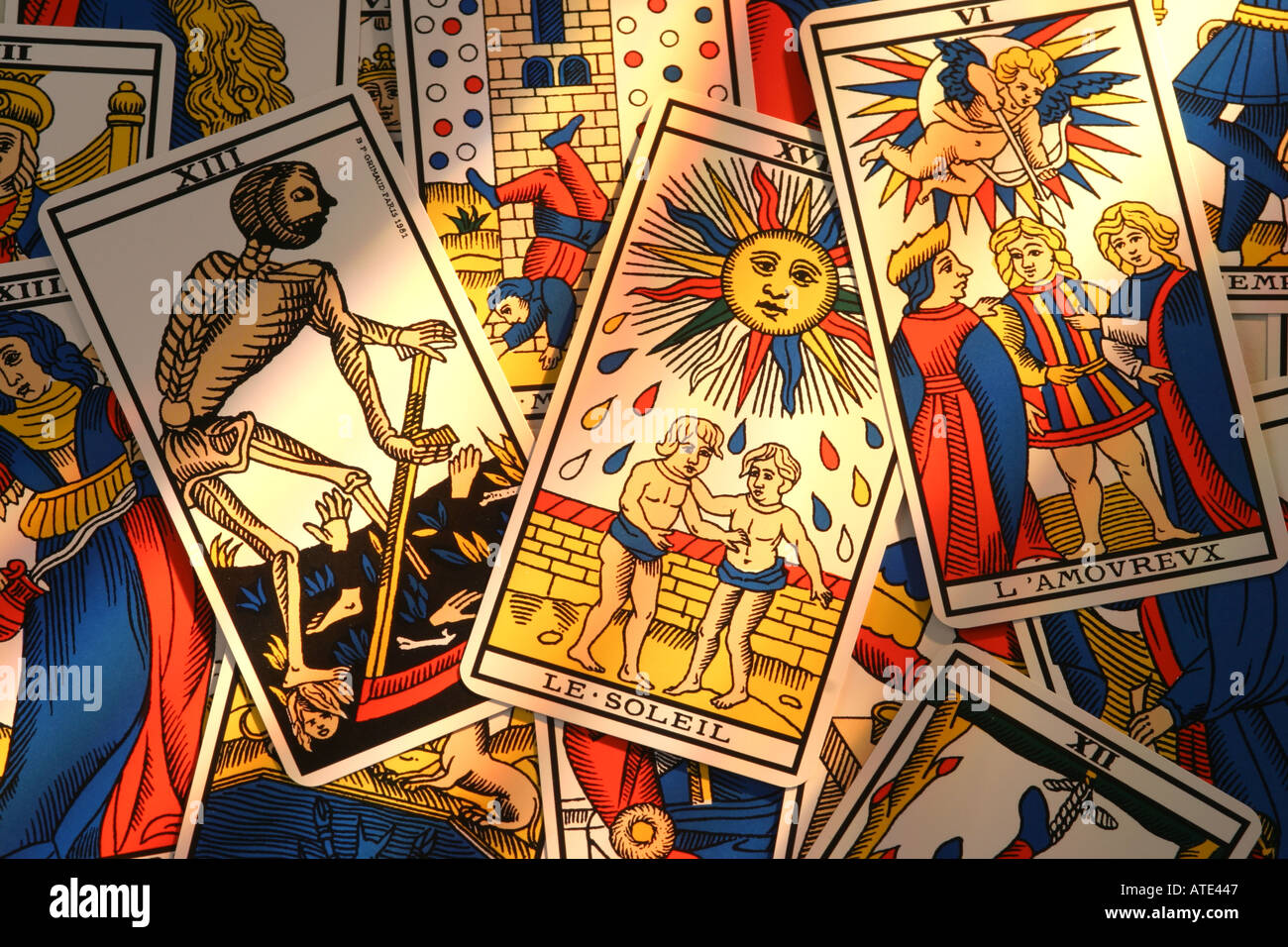 Tarot cards death hi-res stock photography and images - Alamy