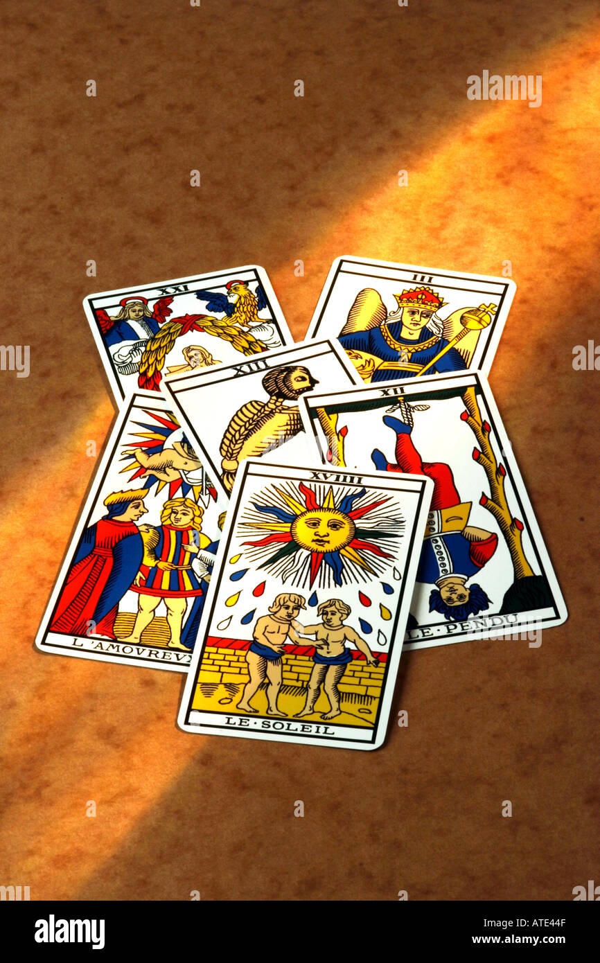 Bad luck tarot hi-res stock photography and images - Alamy
