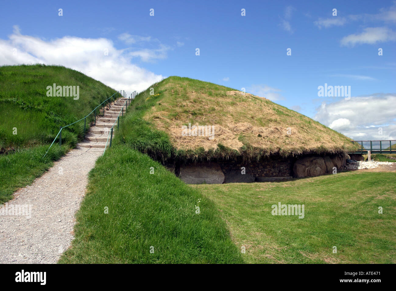 Neolithic mound sun hi-res stock photography and images - Alamy
