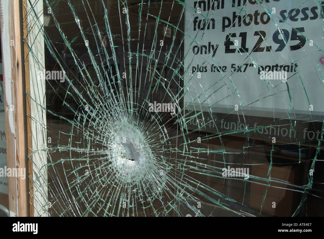 Smashed shop windows hi-res stock photography and images - Alamy