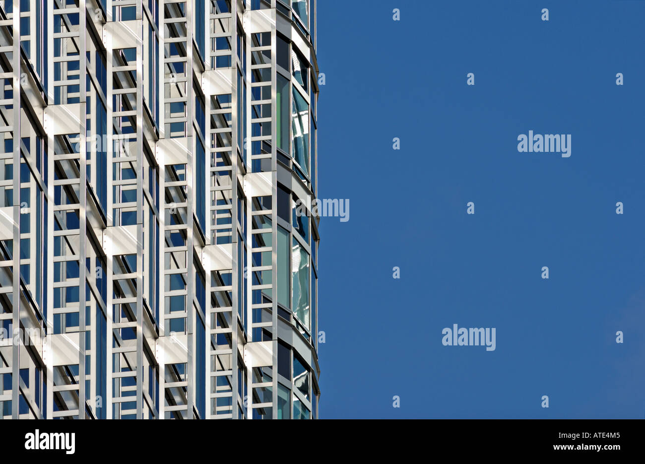 20 canada square canary wharf london hi-res stock photography and ...