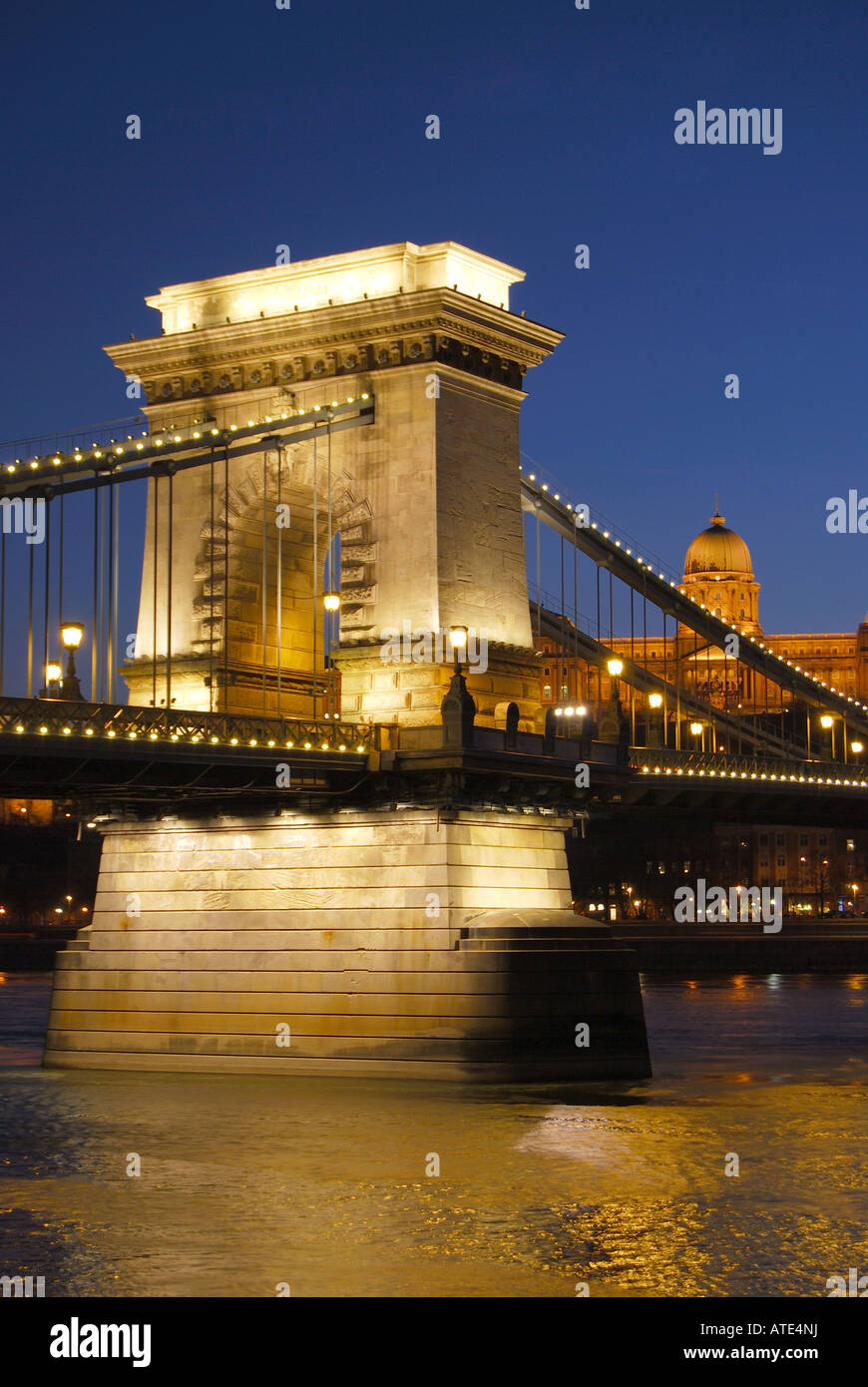 The 'Chain Bridge' and River Danube at dusk, Pest, Budapest, Republic ...