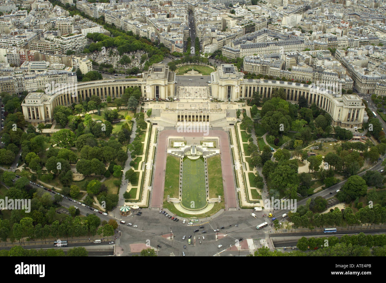 Palais du trocadero gardens hi-res stock photography and images - Alamy