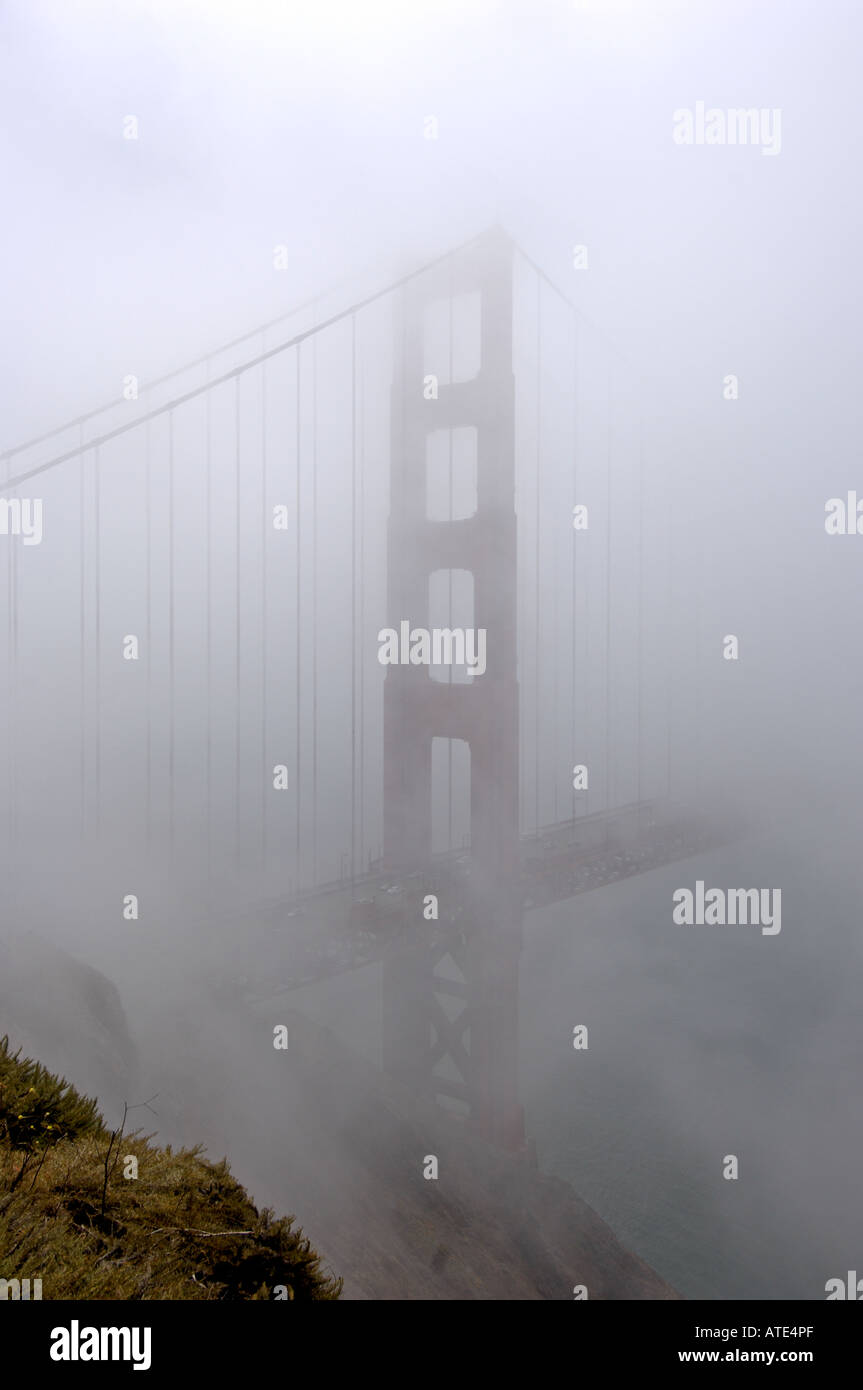Misty golden gate bridge vista hi-res stock photography and images - Alamy