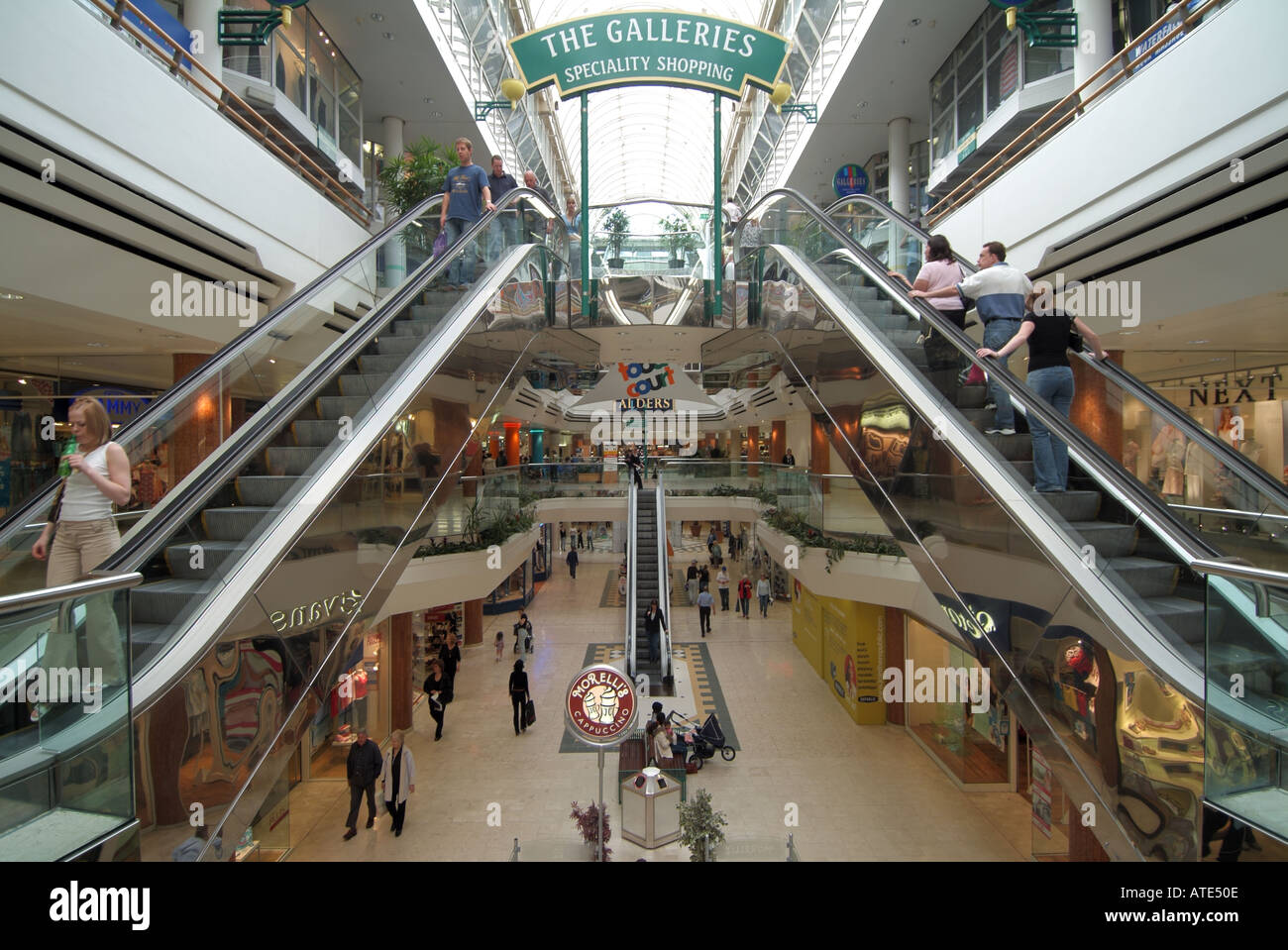 Basildon shopping centre essex hi-res stock photography and images - Alamy
