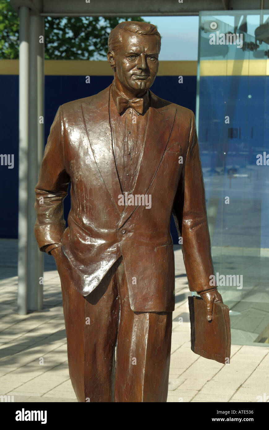 Bronze statue by Graham Ibbeson of the Hollywood acting legend Cary ...
