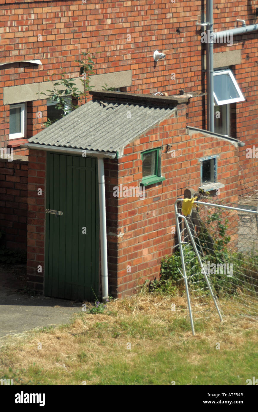 Outside toilet terraced house england hi-res stock photography and ...