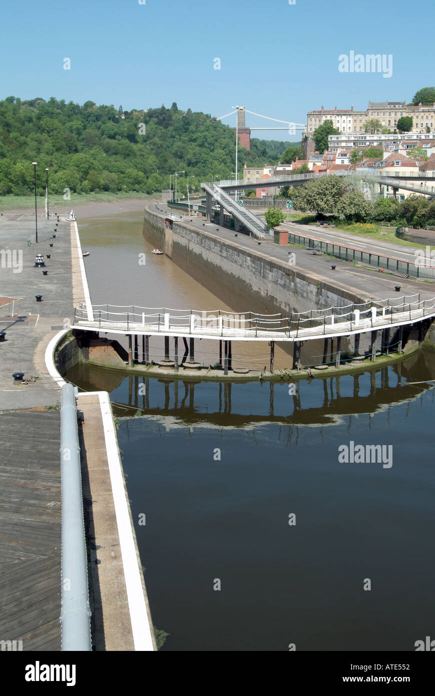 Brunel Lock gates holds back level waters of Floating Harbour with ...