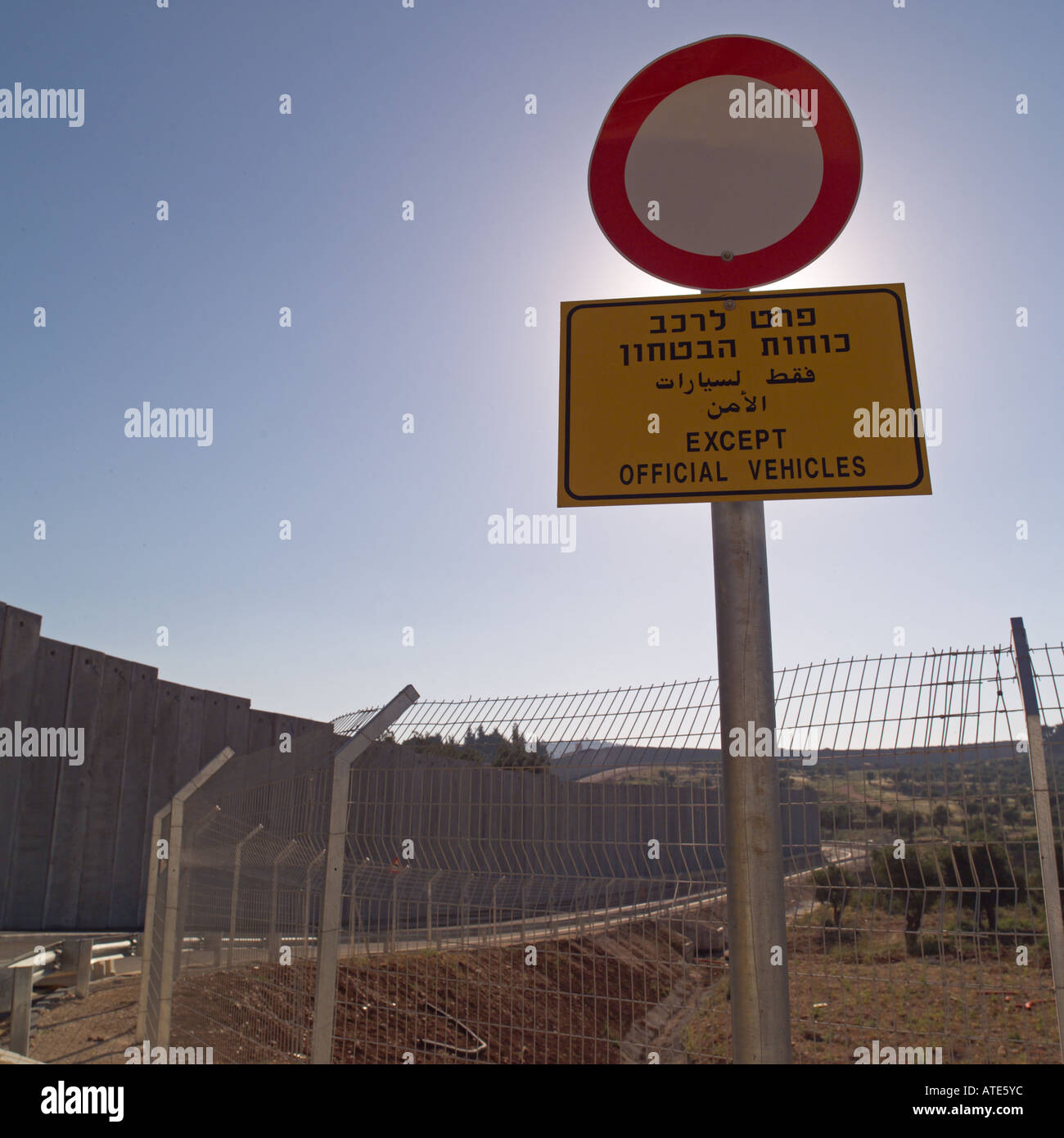 Roadway boundary posts hi-res stock photography and images - Alamy