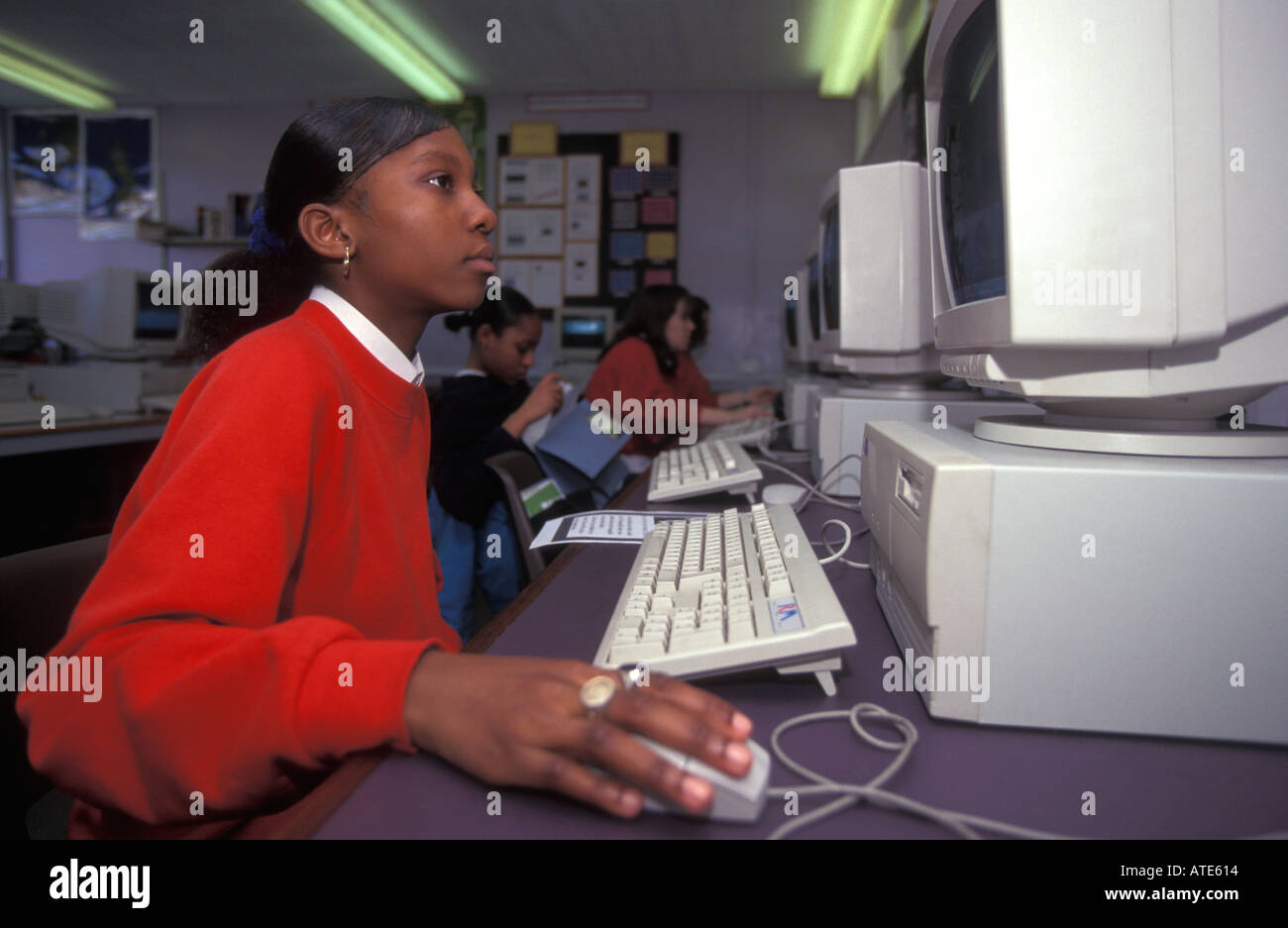 Secondary school girls in computer class Waverley school for Girls ...