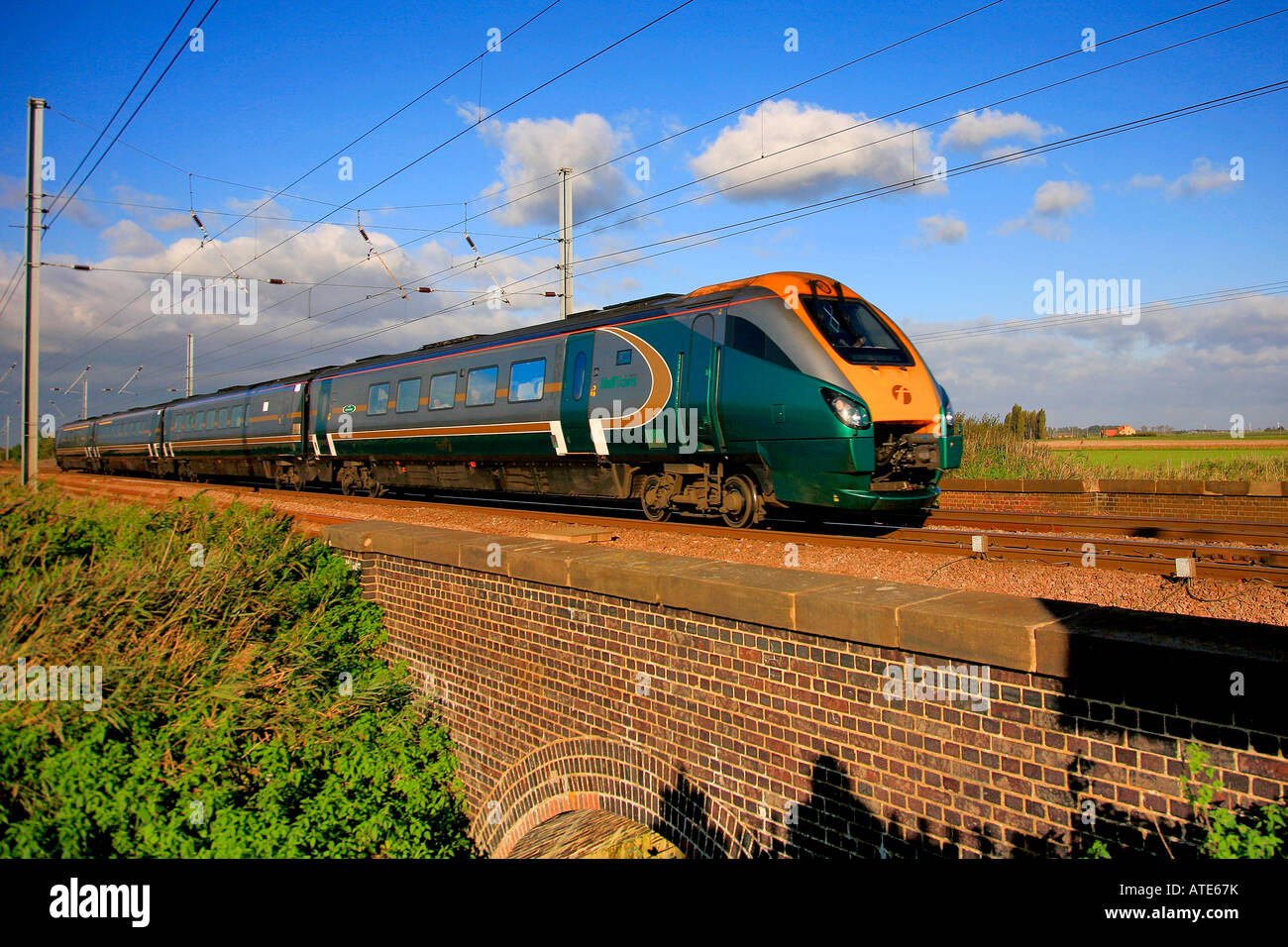 Hull Trains 222 class going south to Kings Cross at Connington near ...