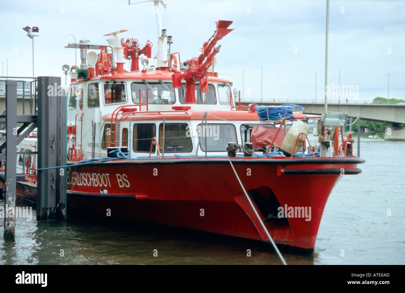 River fire boat hi-res stock photography and images - Alamy