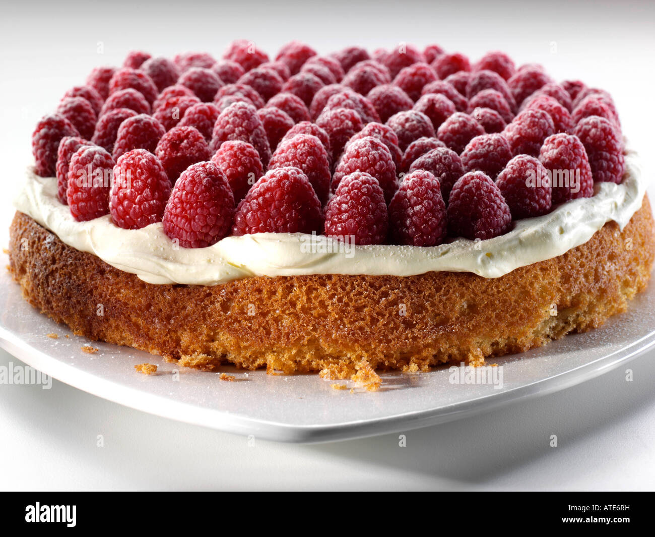 Raspberry fruit sponge cake editorial food Stock Photo - Alamy