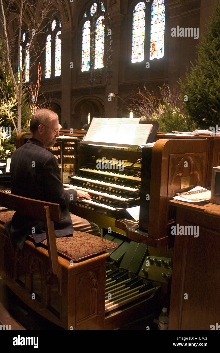 Organist guide hi-res stock photography and images - Alamy