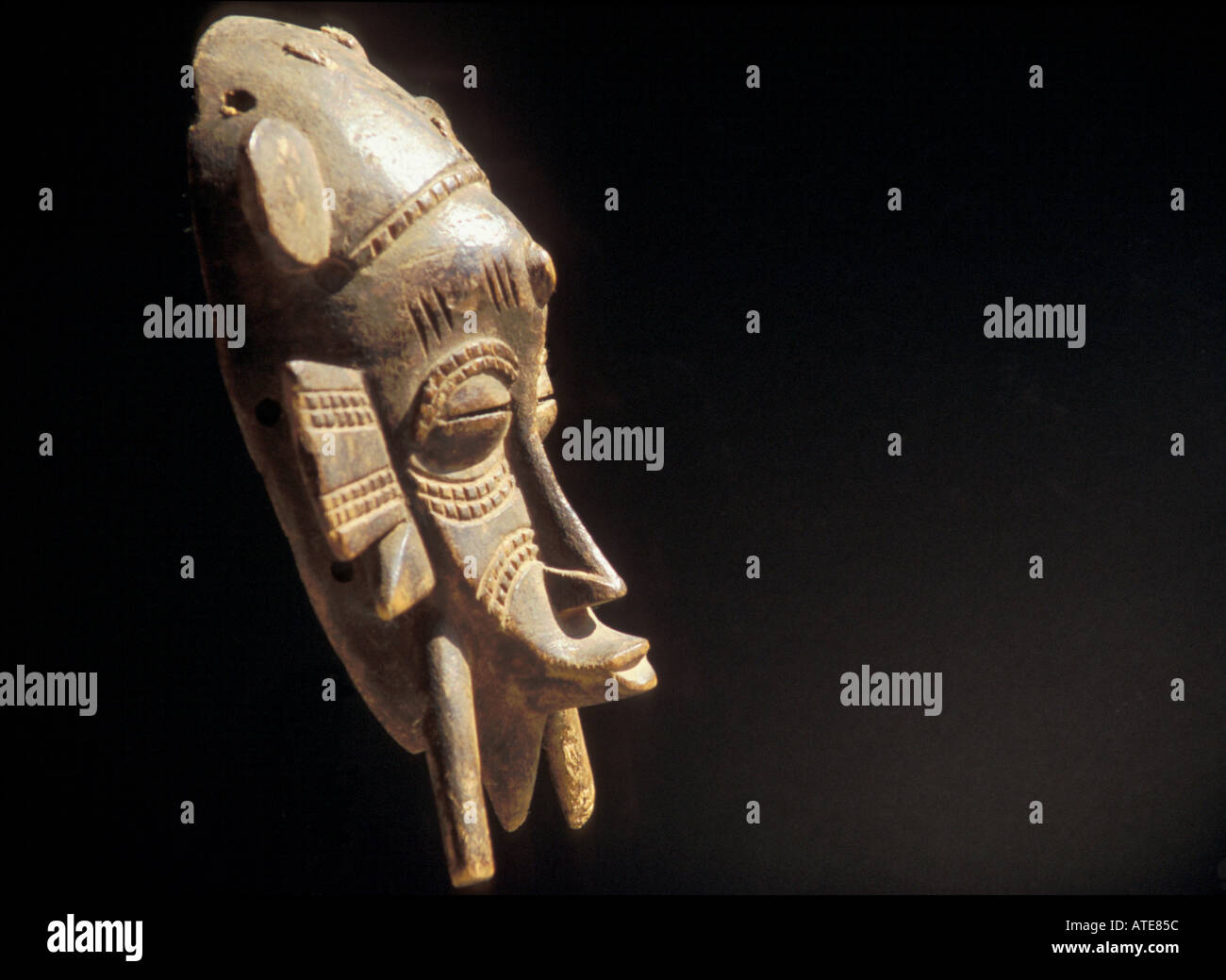 Old African wooden Kpelie face mask from the Senufo people of Ivory ...