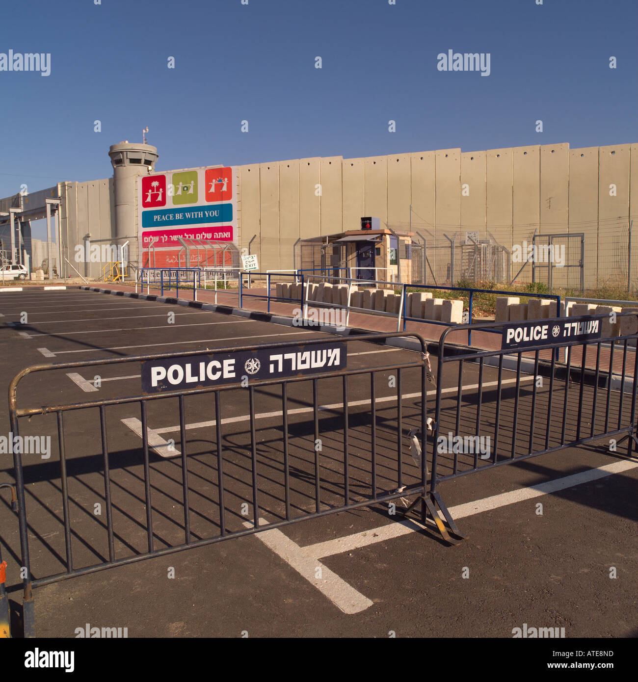 Israel fence israeli checkpoint signs hi-res stock photography and ...