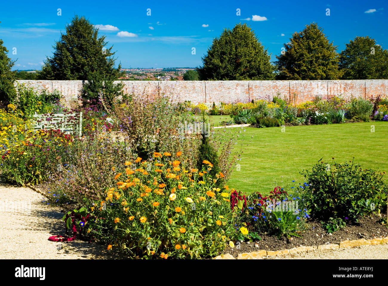 Pathwaypainted hi-res stock photography and images - Alamy