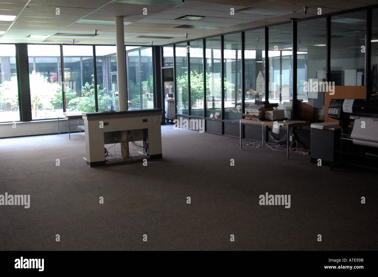 empty office space after failed business Stock Photo - Alamy