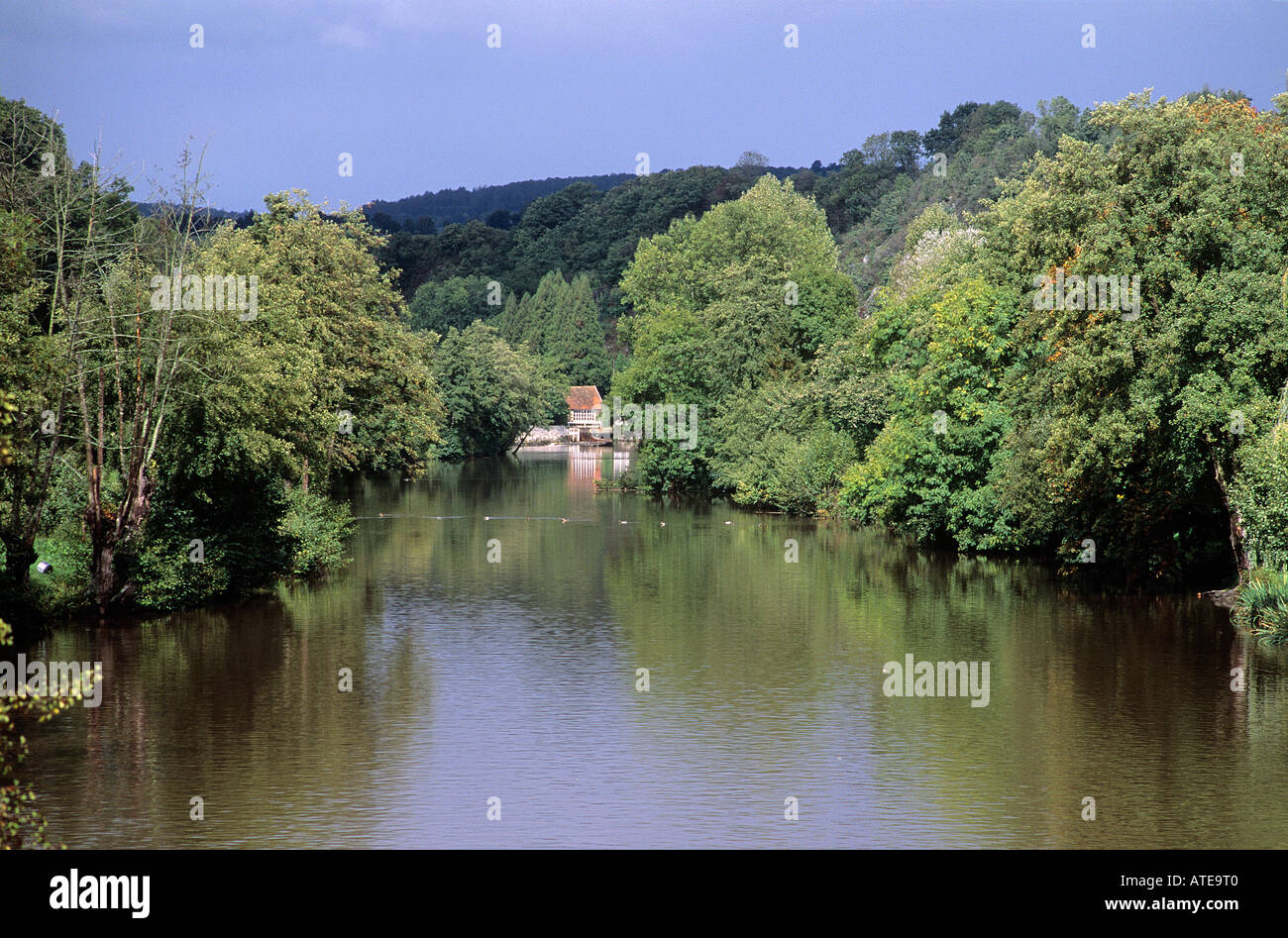 The tree lined River Orne at Pont Ouilly Stock Photo - Alamy
