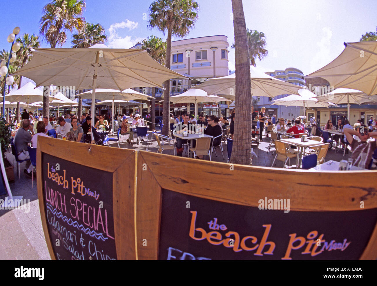 Busy Manly cafe on Anzac day public holiday Sydney Australia Stock ...