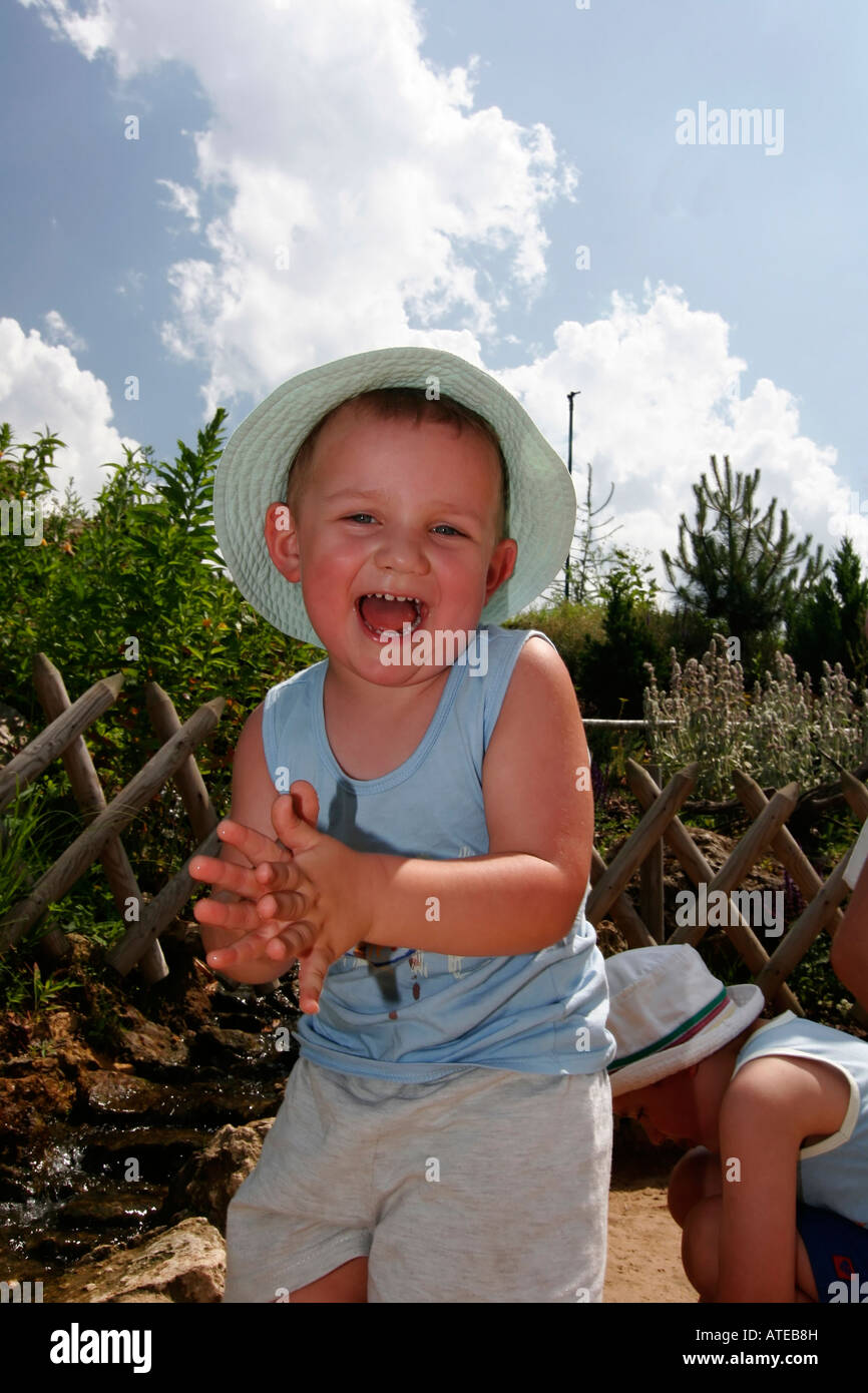 Children laughing outside clapping hi-res stock photography and images ...