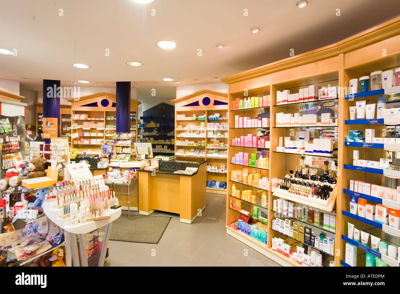 Chemists shop hi-res stock photography and images - Alamy