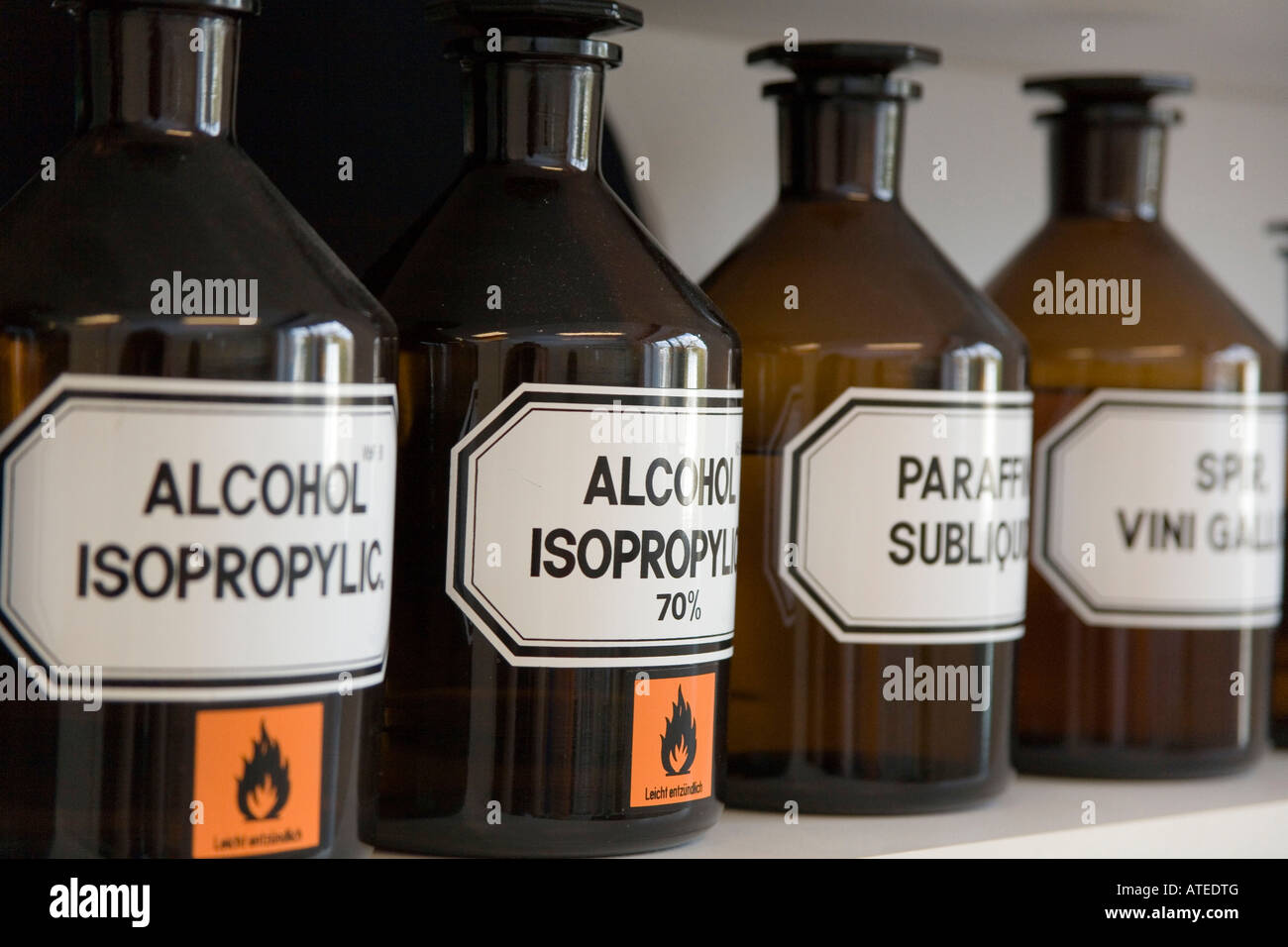 Chemists shop hi-res stock photography and images - Alamy