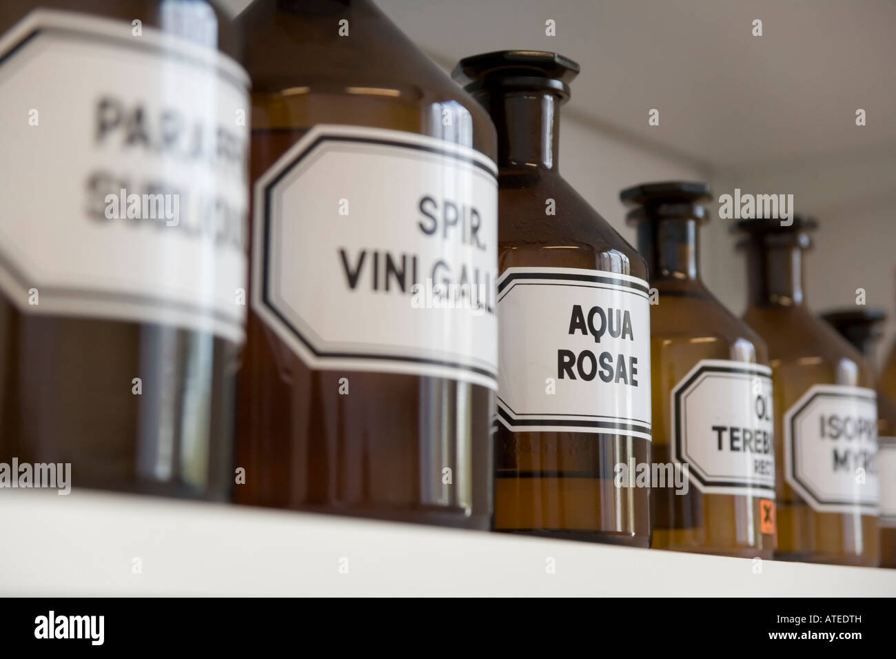 Chemists shop hi-res stock photography and images - Alamy
