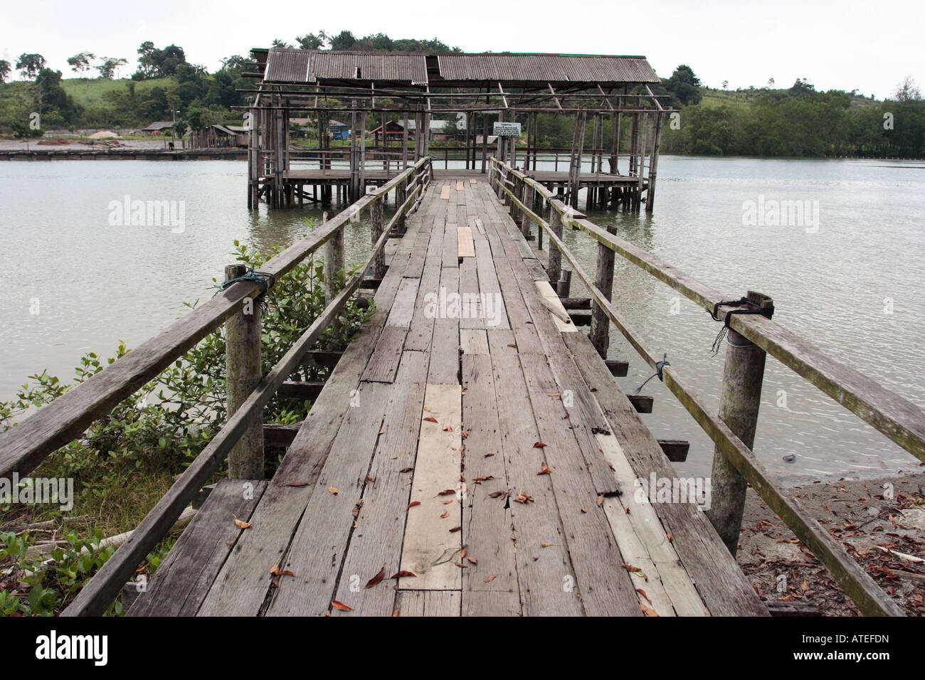 Ramshackle old damaged pier hi-res stock photography and images - Alamy