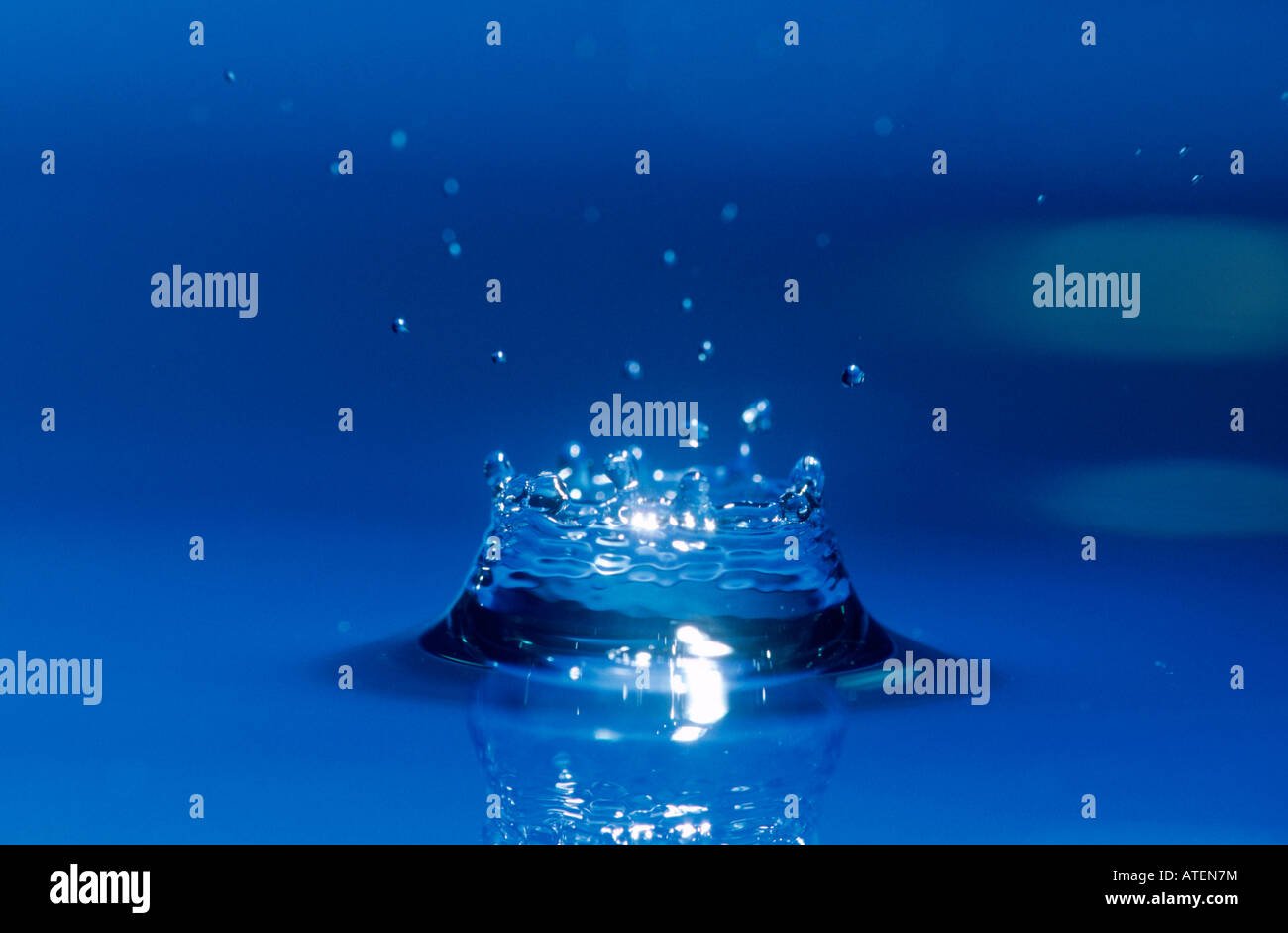 Falling drop of water Stock Photo - Alamy