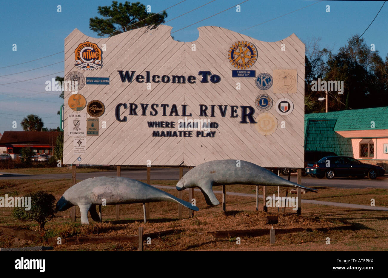 Sign / Crystal River / Orteingangsschild Stock Photo - Alamy