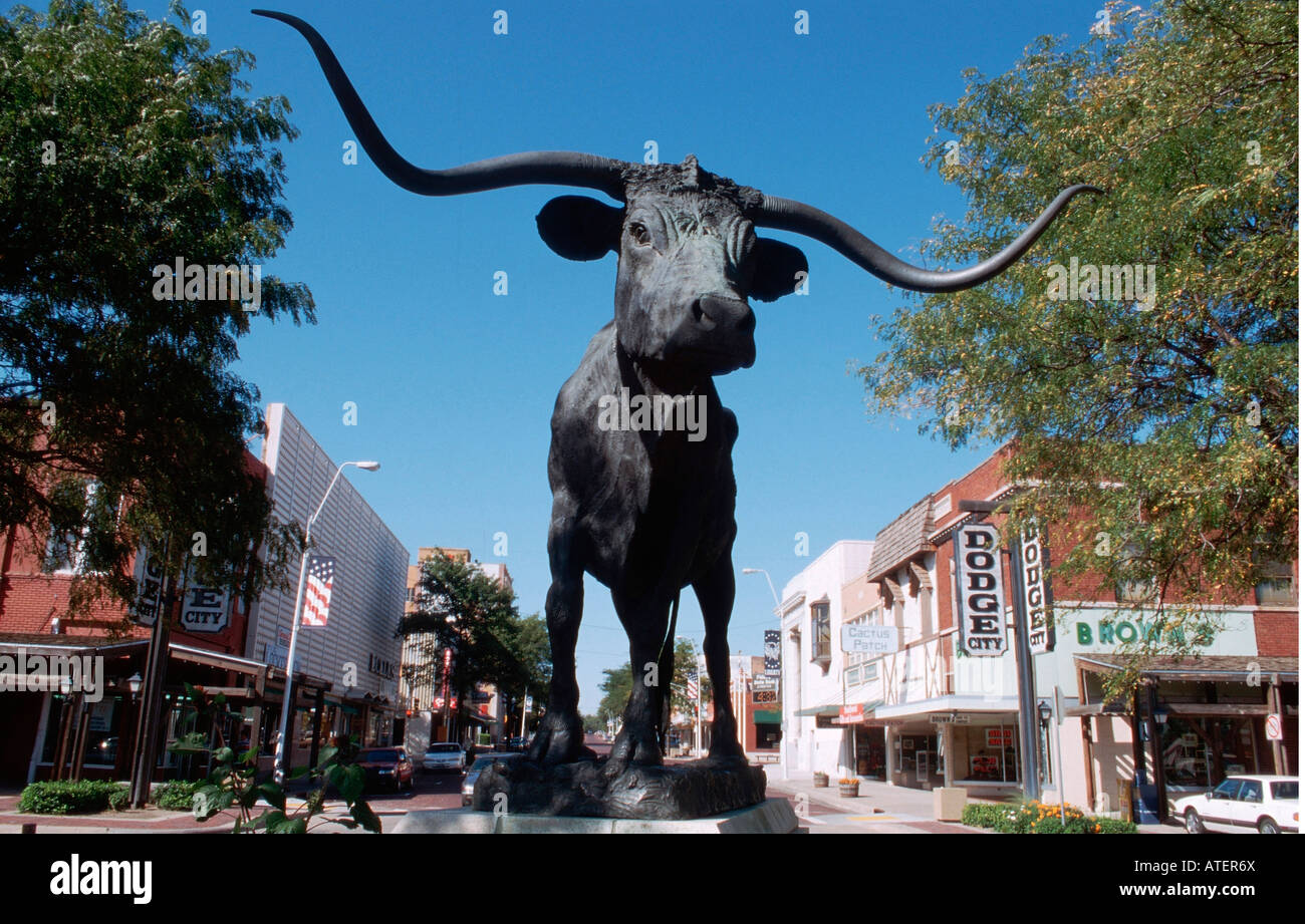 Statue of a bull / Stier-Statue Stock Photo - Alamy