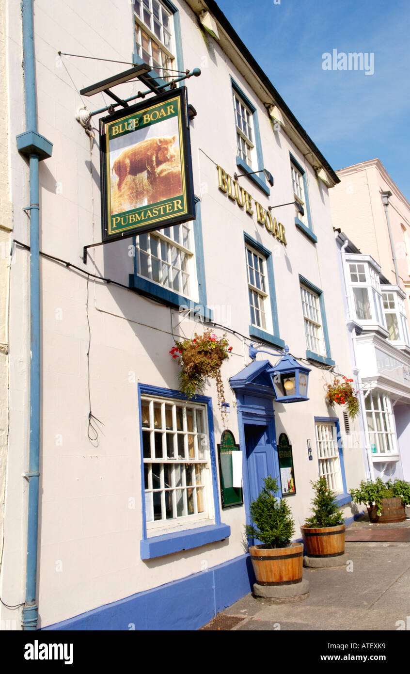Blue boar pub sign hi-res stock photography and images - Alamy