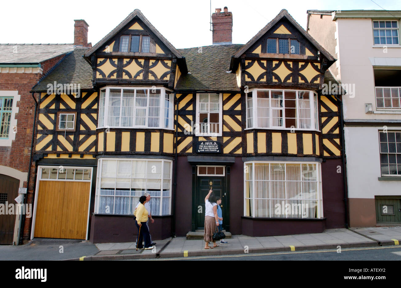 17th century timber framed houses hi-res stock photography and images ...