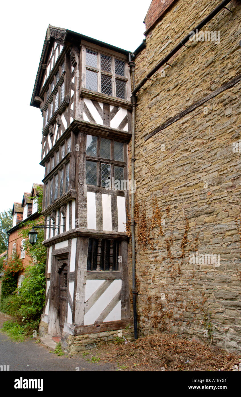 Original tudor house hi-res stock photography and images - Alamy